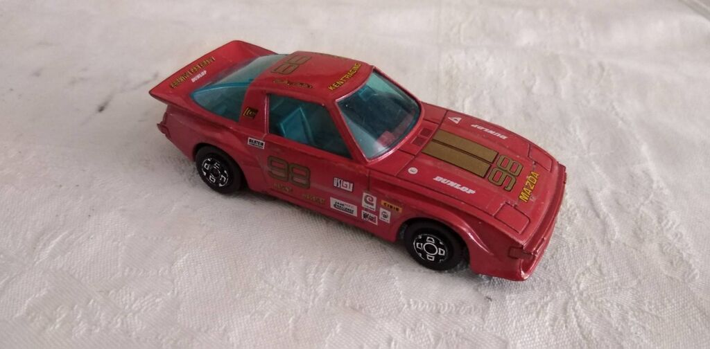 Burago Mazda RX7 1:43 crveni, Italy,1 osovina poravljena-stavljen