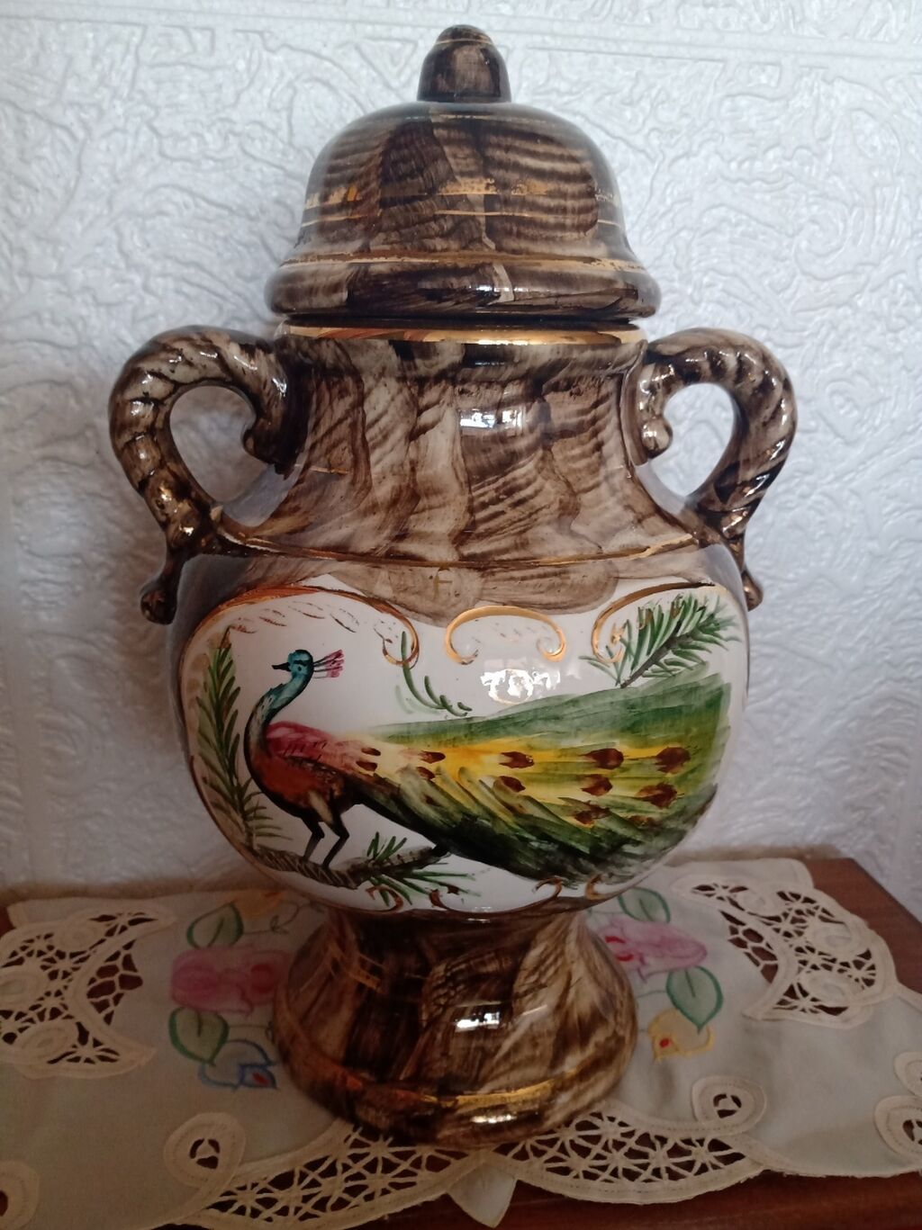 Cup,vaza,nov iz 70ih rucno oslikan. Visina. 38cm. Raspon