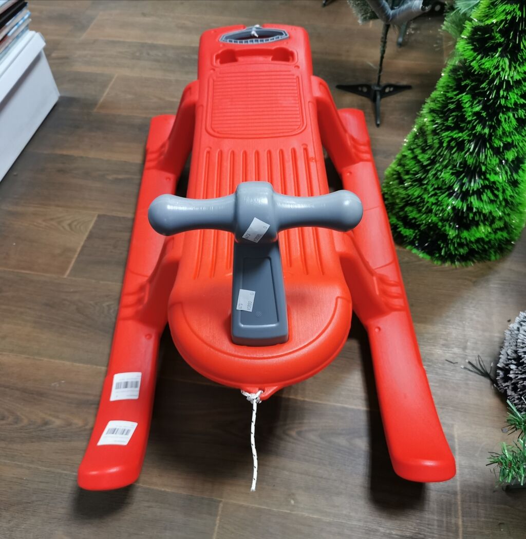 Sanke. Dostupne u plavoj i crvenoj boji Cena 4199 dinara 84cm x 50cm