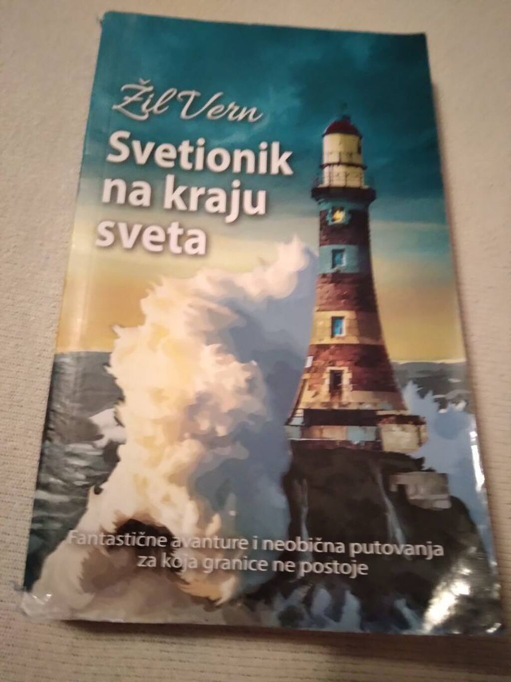 Knjiga:Svetionik na kraju sveta 191 str. 18 cm. ostecene korice