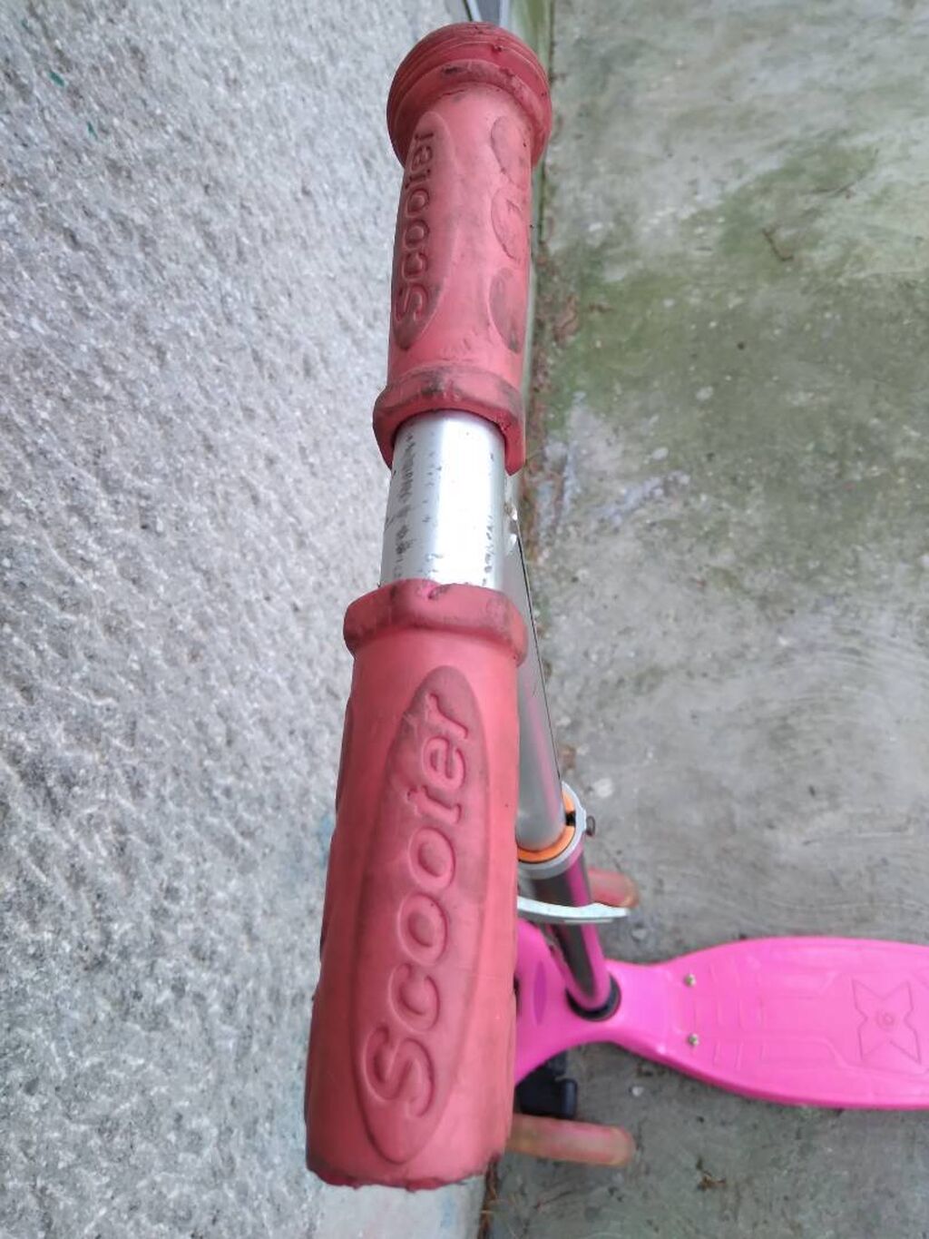 Trotinet Scooter II sa cetiri tocka – dva napred i dva