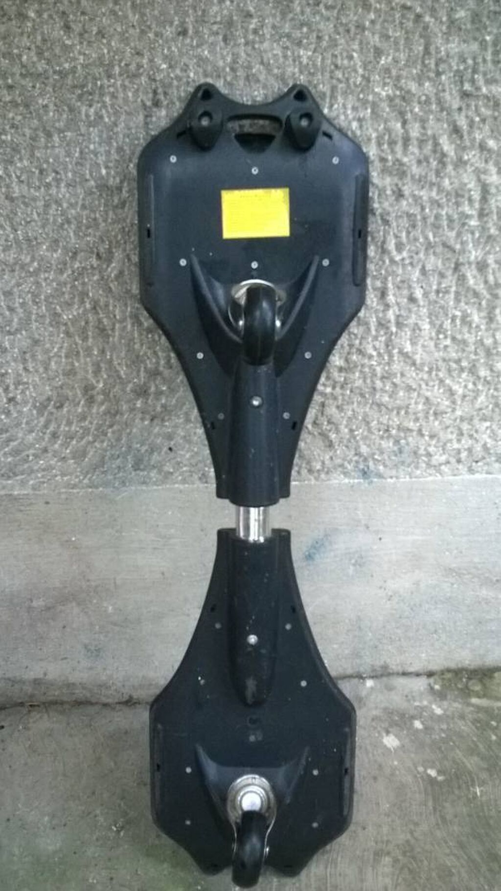 Skateboard dužine 82 cm, širine 21 cm. Novi točkovi, kao nov