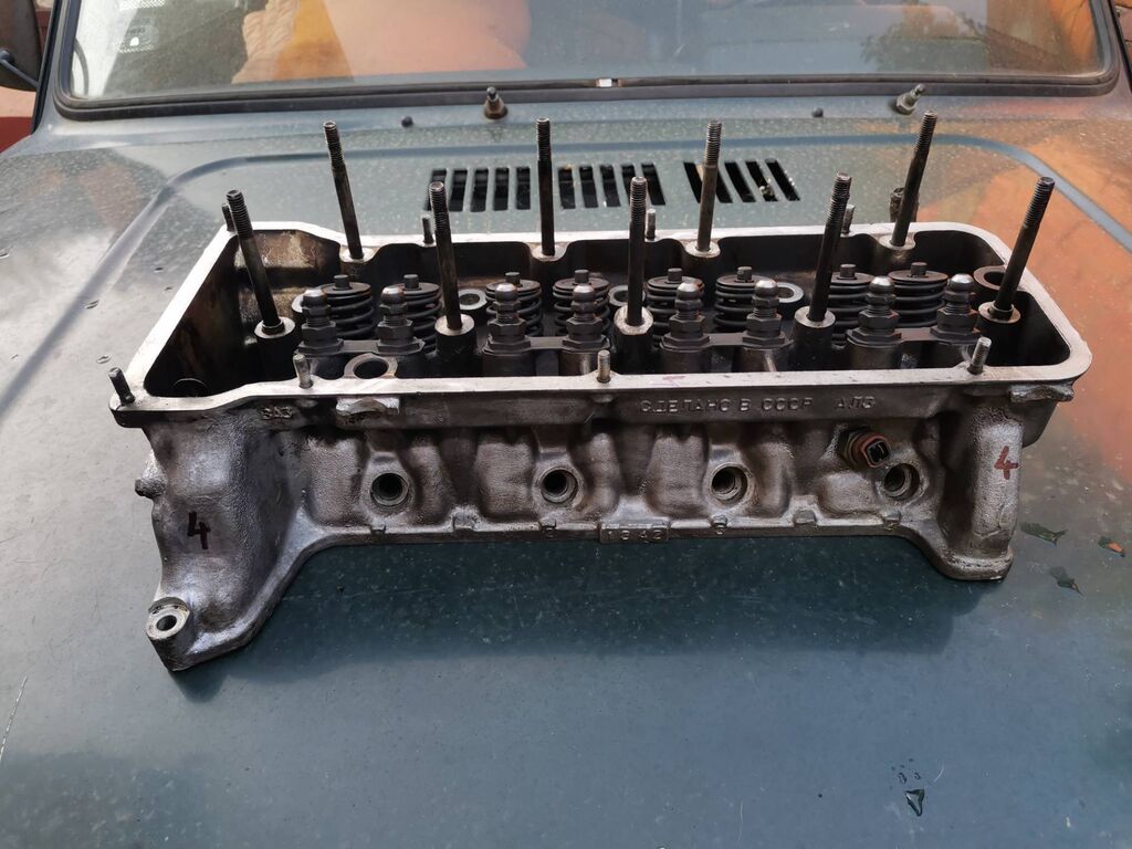 Glava motor Lada 2121,21213 Niva br.4. Polovna, ocuvana. Skinuta sa