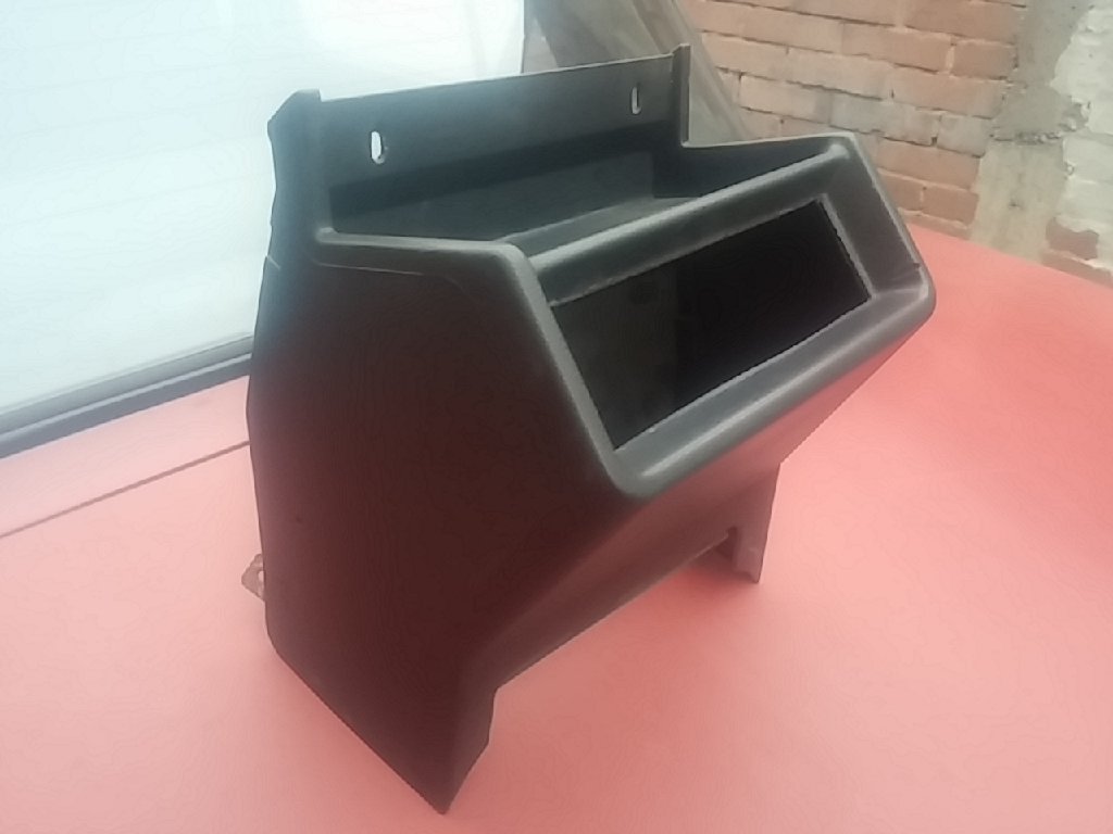 Srednja konzola Lada 2104 Karavan, Lada 2105. Polovno, ocuvano