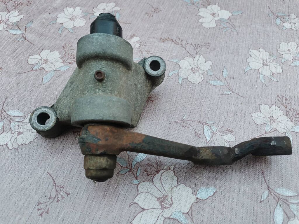 Nosač spona Lada 7 Riva br. 1 i 2. Polovno, očuvano, sa ležajevima