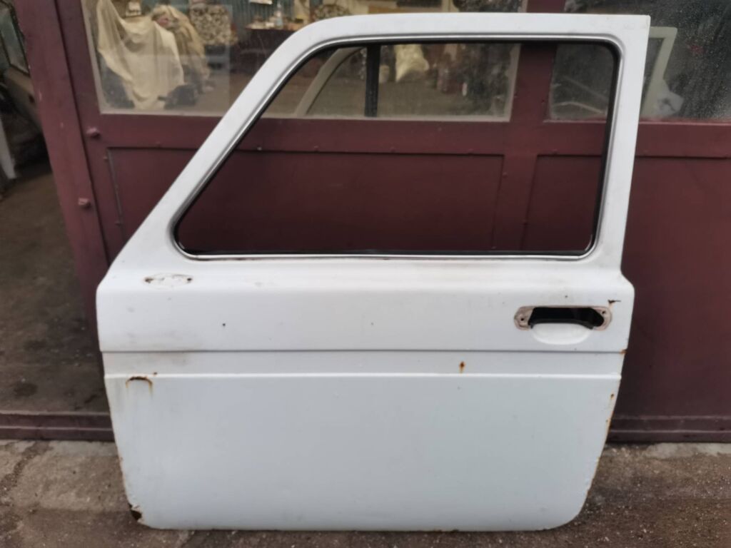 Dodatni opis Vrata leva Lada 21213,21214 Niva u beloj boji. Polovna