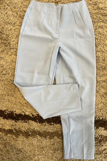 Zara model pantalone