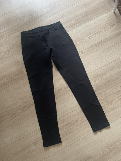 Crne skinny pantalone