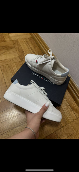 Tommy Hilfiger patike NOVO