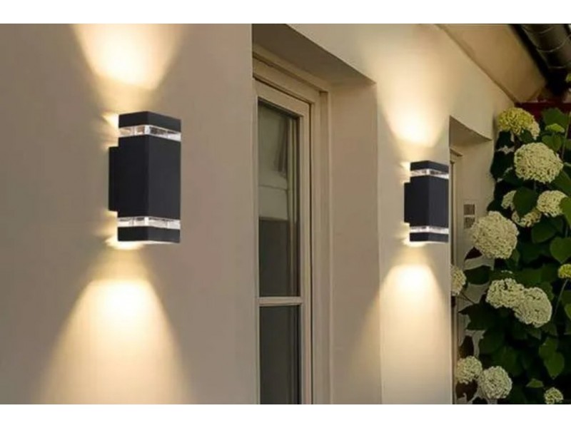Lampa sa duplim svetlom za fasadu ili ogradu