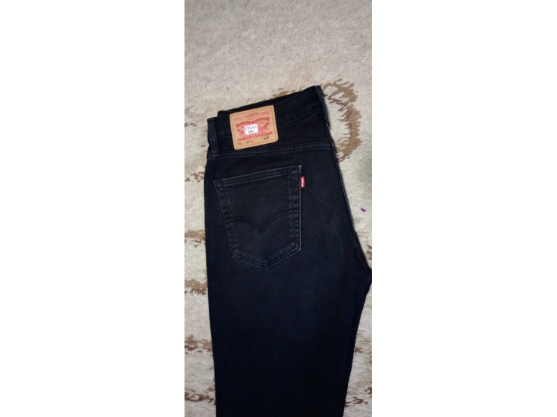Levis 514 W32L32 crne broj 10