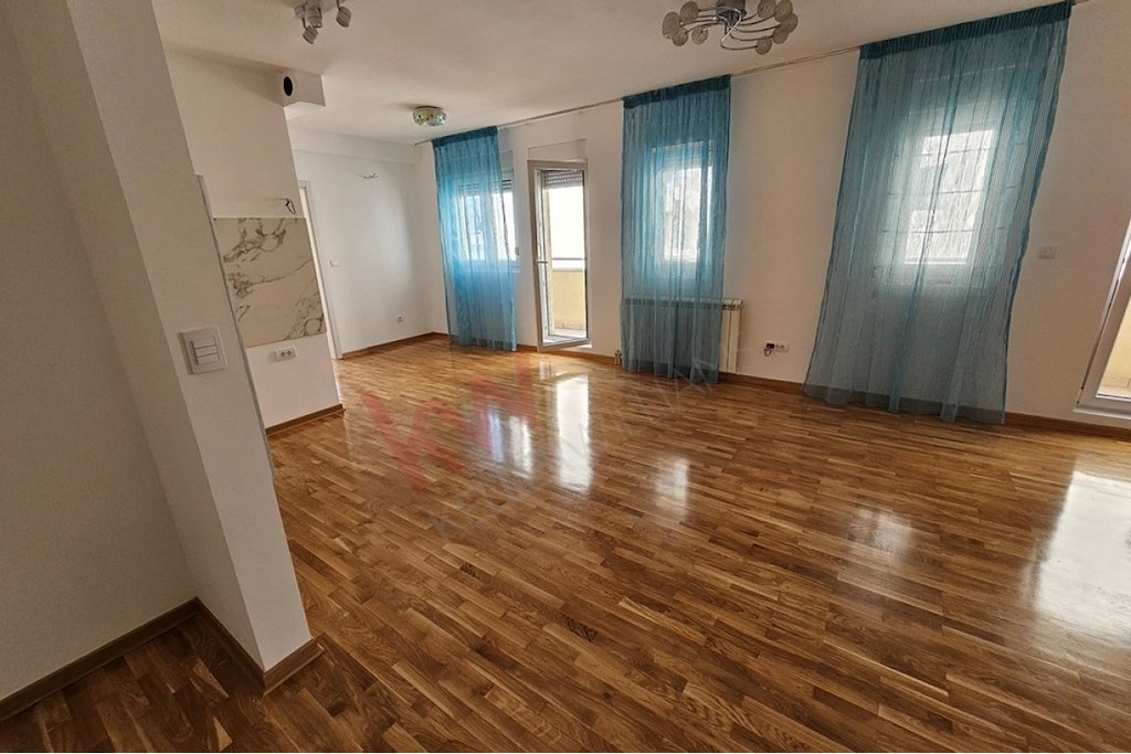 Trosoban stan u blizini Šumica, Lekino Brdo