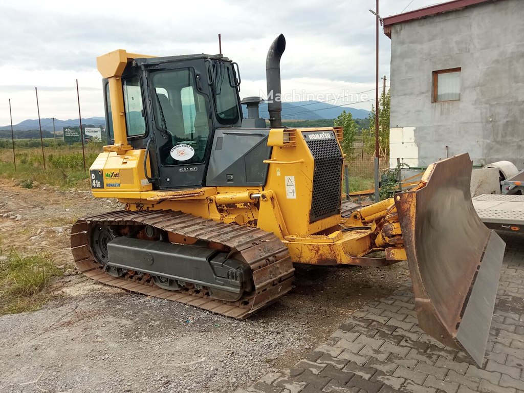Komatsu D41E buldožer