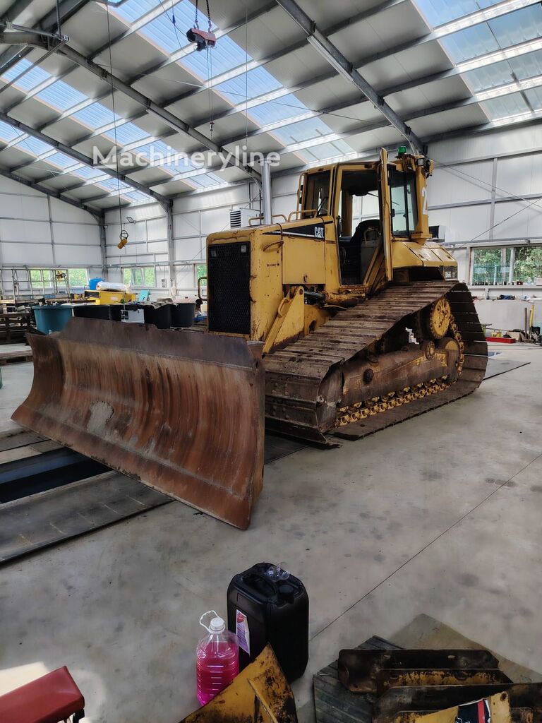 Caterpillar D6N buldožer