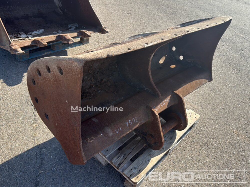 Prodaje se 85 to suit Backhoe Loader kašiku za bager na aukciji