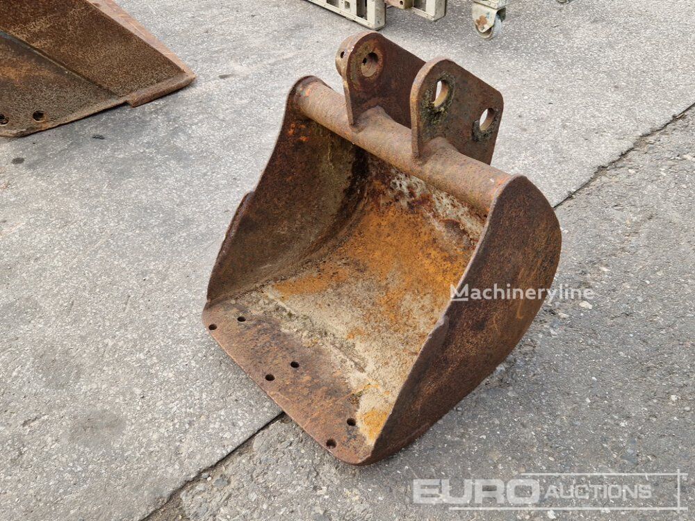 Prodaje se 12" kašiku za mini bager na aukciji