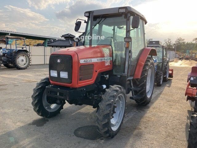 Massey Ferguson TRACTOR(Massey Ferguson) traktor točkaš