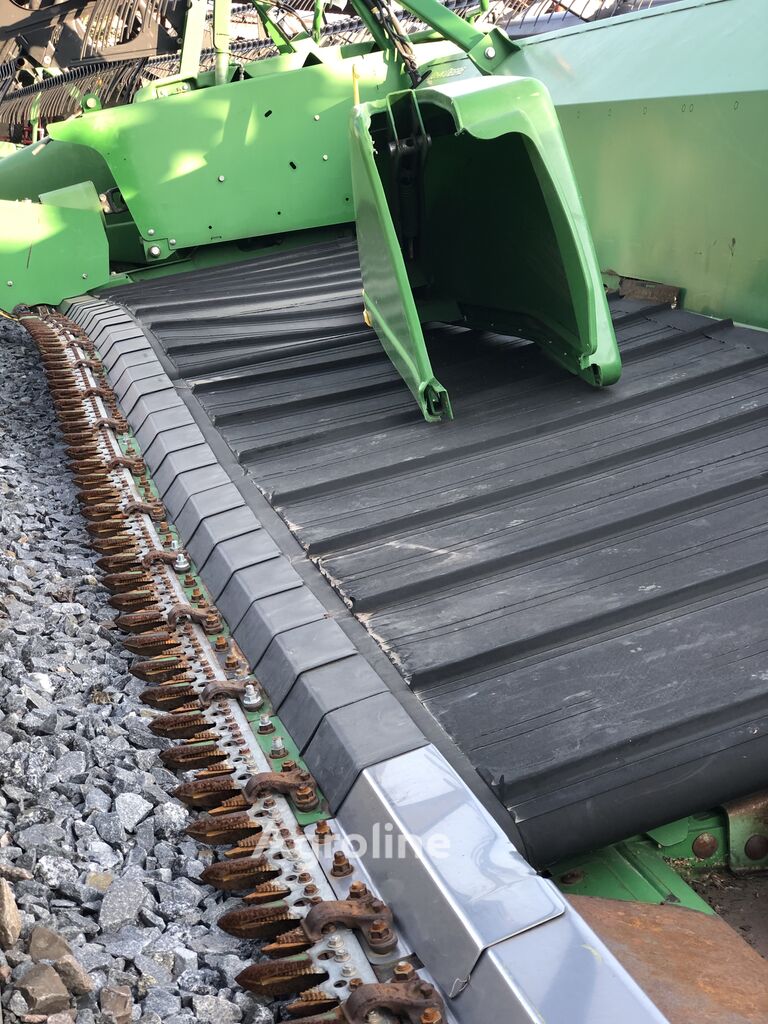 John Deere FD 635 dlia zbyrannia soi adapter za žito