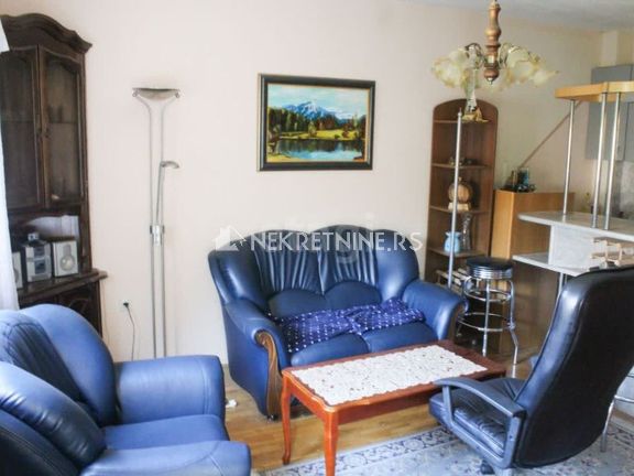 Karaburma, 35m², Odmah Useljiv 1.5-Soban, 3. Sprat