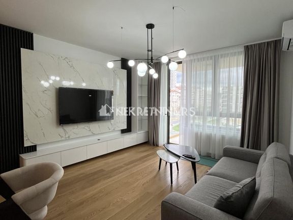 BW, LUX neuseljavan trosoban stan ID#2613
