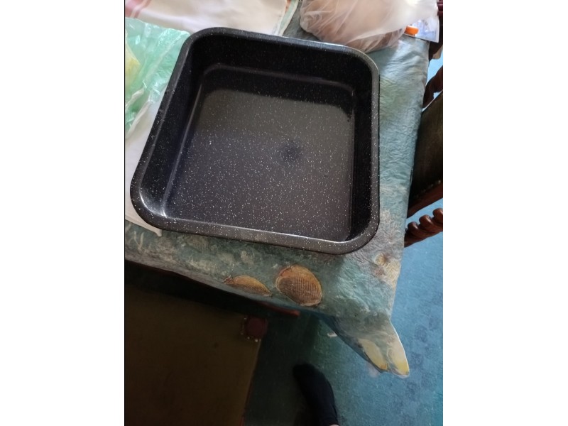Emajlirana pleh pekac nov