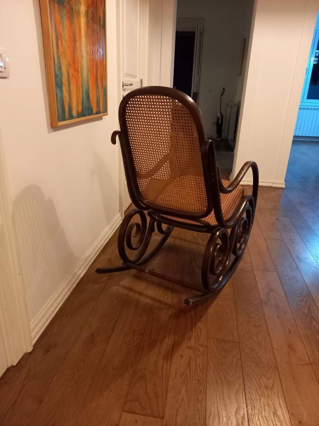 Stolica je u odlicnom stanje cena fiksno 180 e