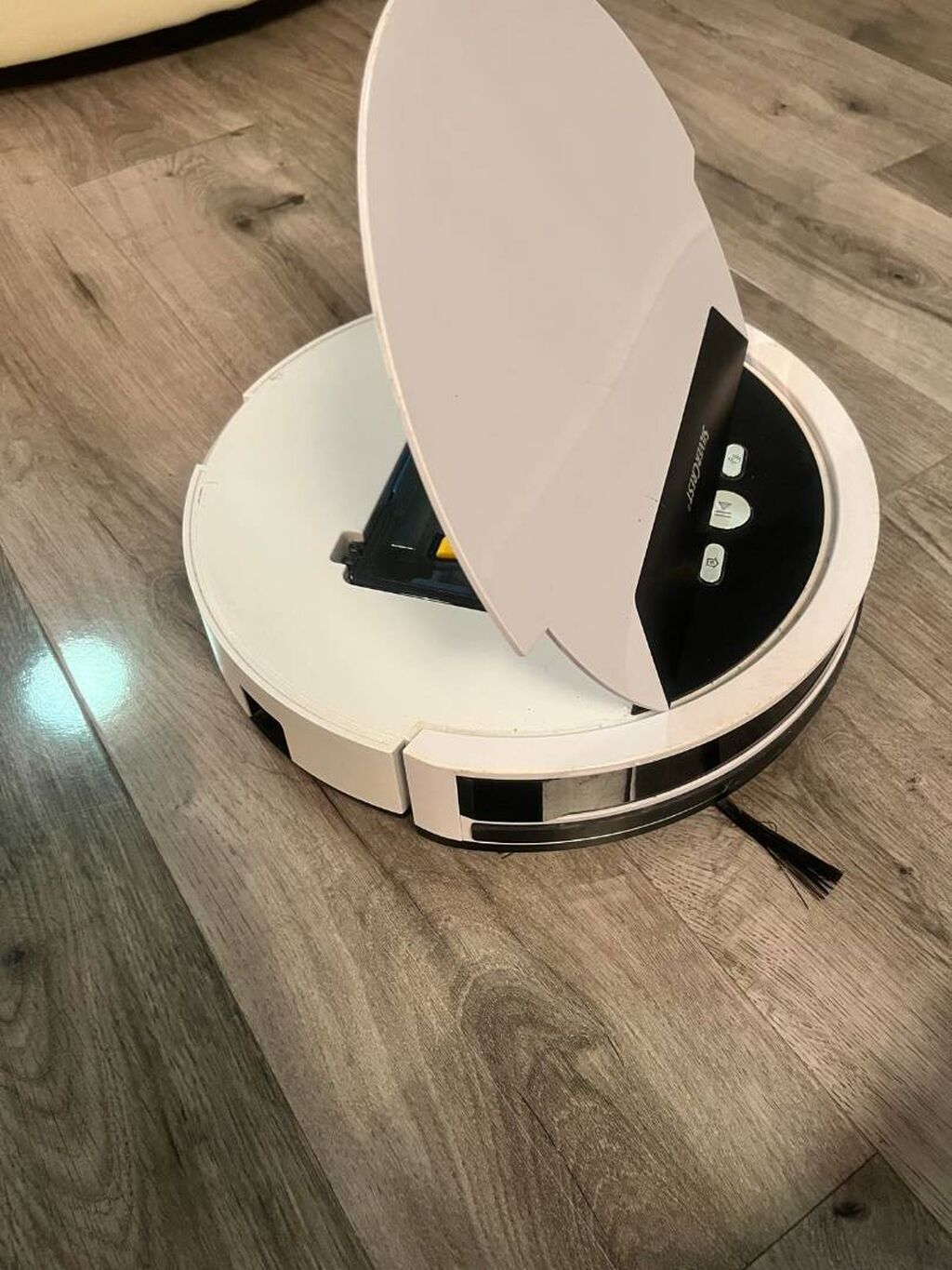 Robotski usisivač SilverCrest - Automatski usisavač kružnog oblika sa