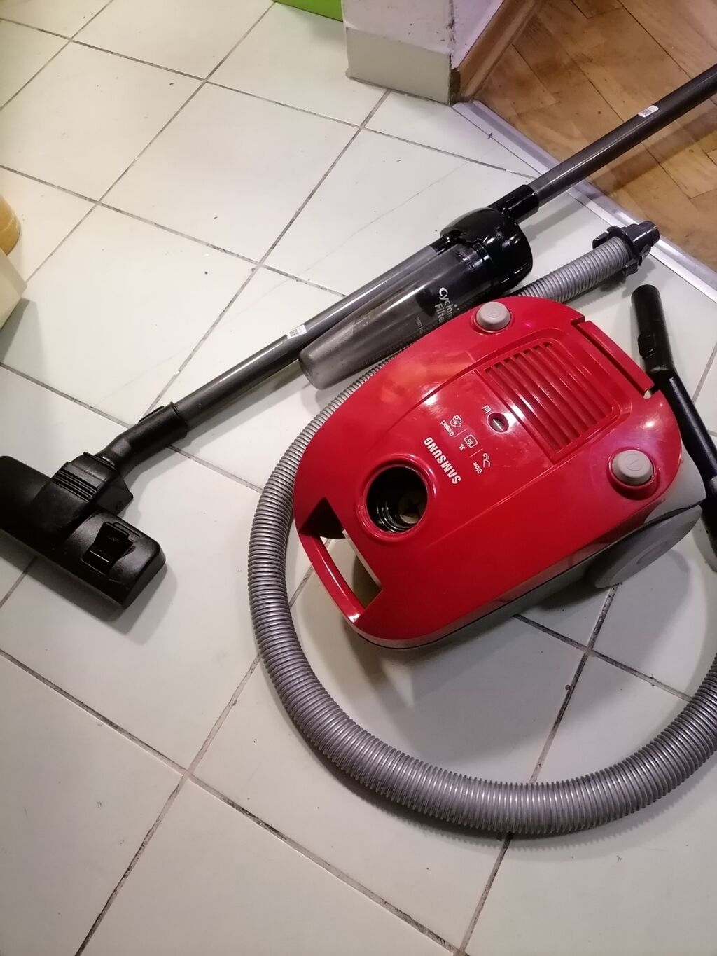 Usisivač SAMSUNG 1600w na papirnu kesu kompletan dobar Mirjevo