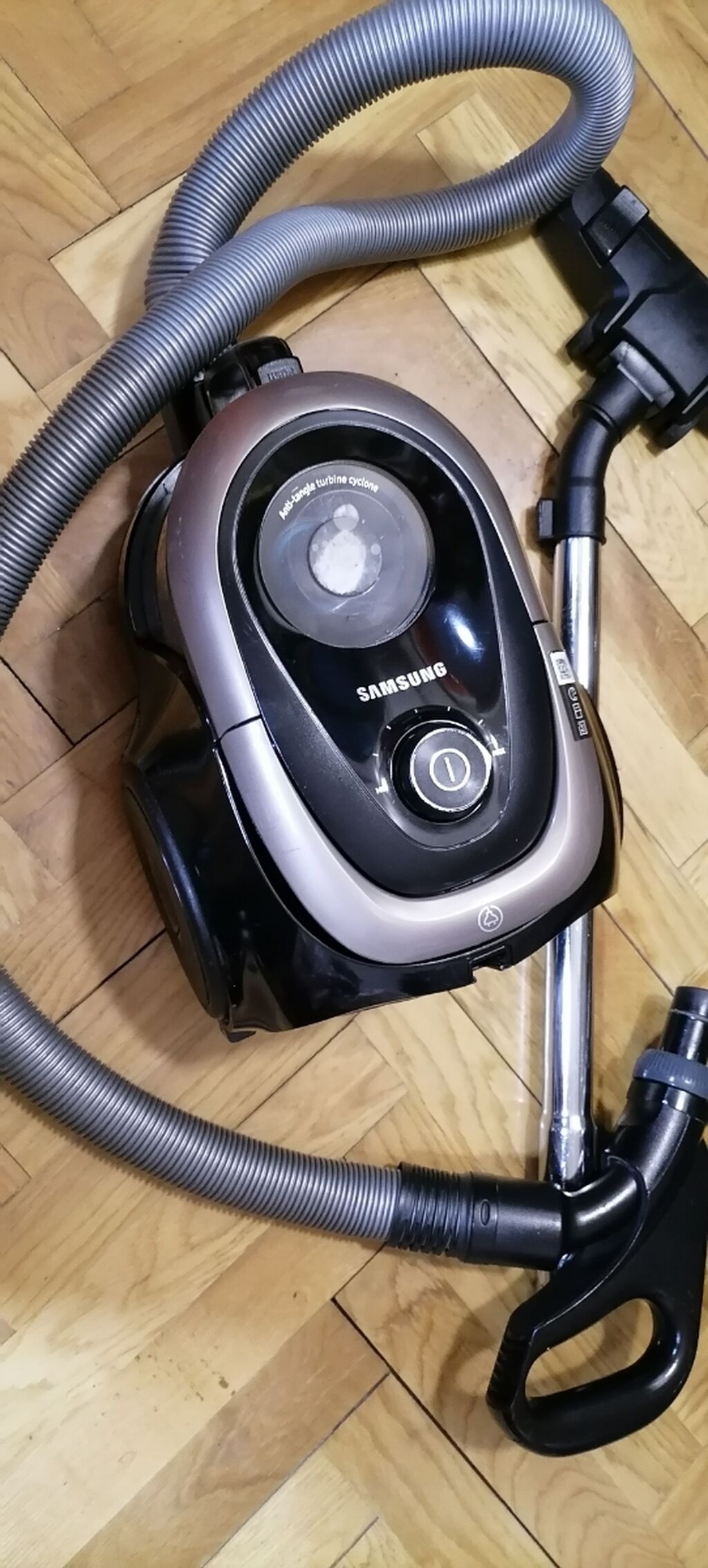 Usisivač SAMSUNG bez kese dobar ispravan kompletan Tih dobro vuče