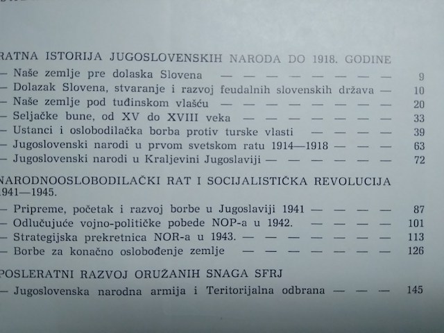 Knjiga:Vodic Vojni muzej Beograd,osteceno,cena za kom.