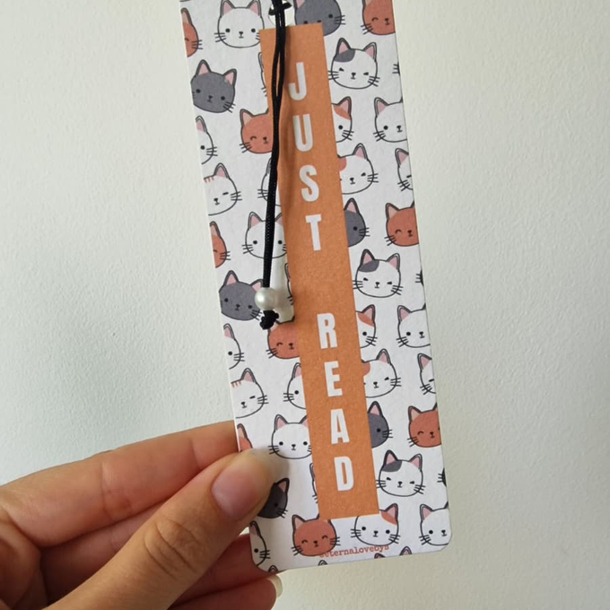 Bookmark "Just Read" sa macama i perlicom