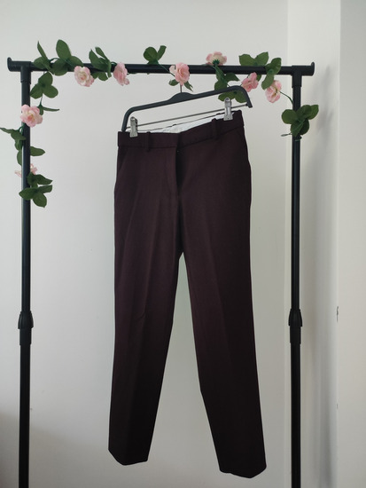 H&M kao NOVO burgundy pantalone na crtu 36