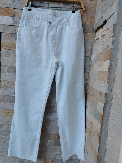 REZZ ZARA aktuelne bele pantalone 38