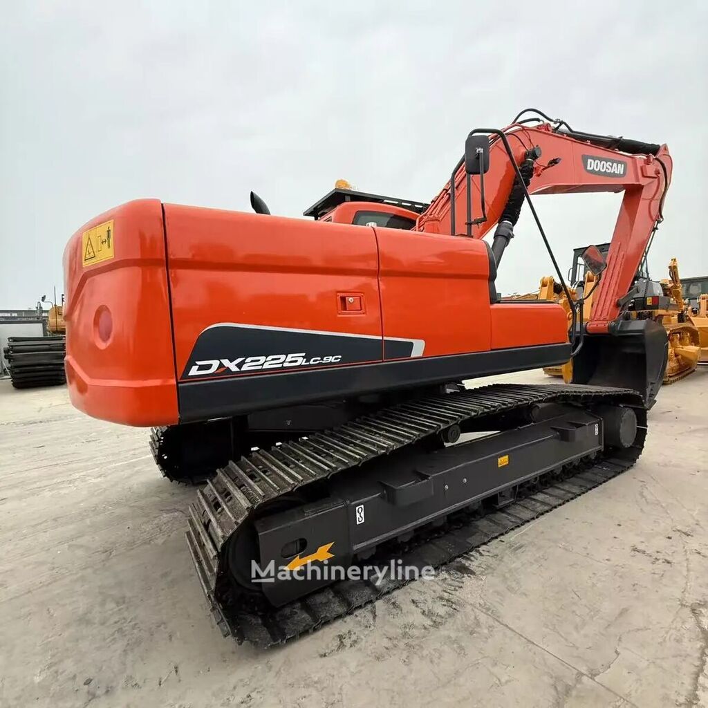Doosan dx225 bager guseničar