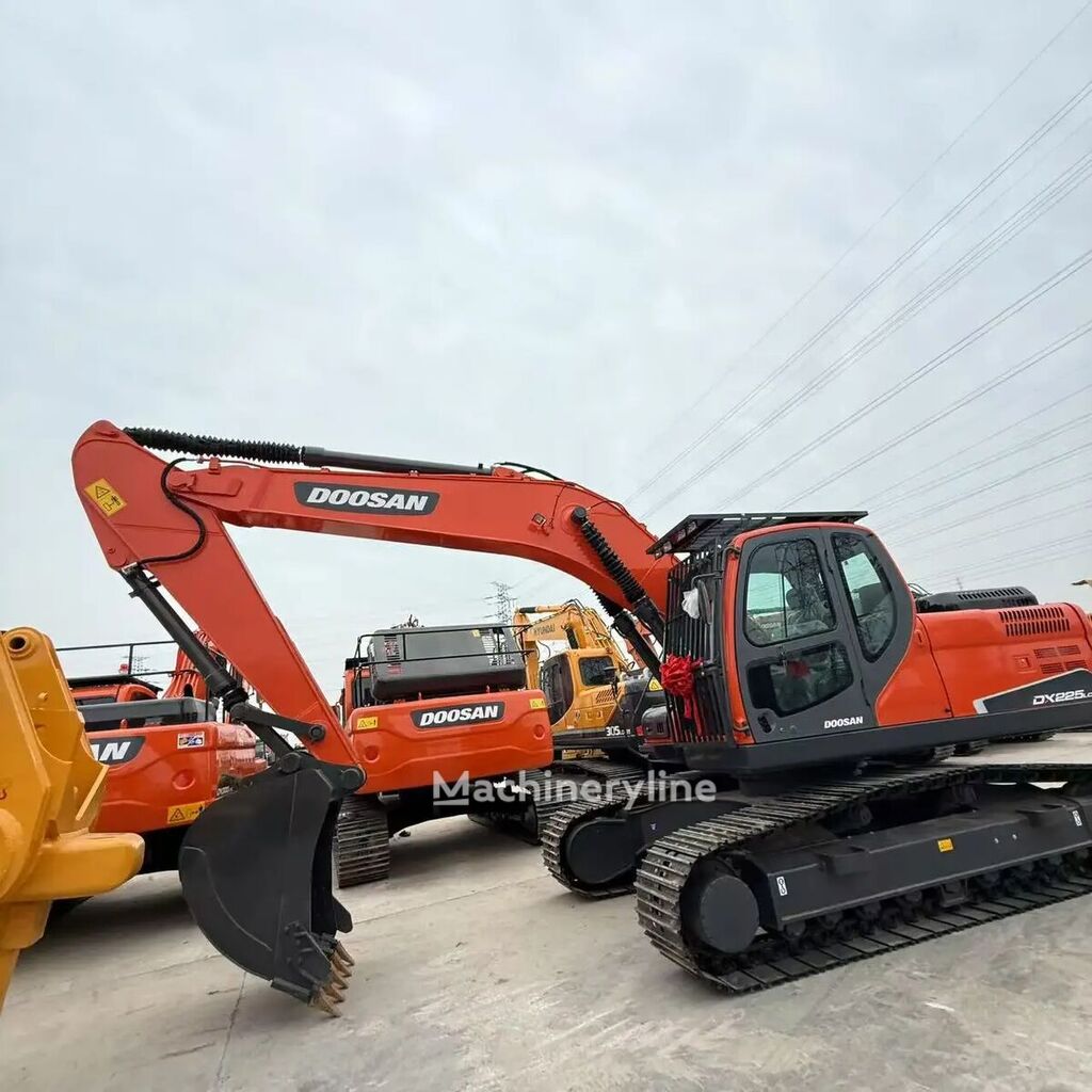 Doosan dx225 bager guseničar