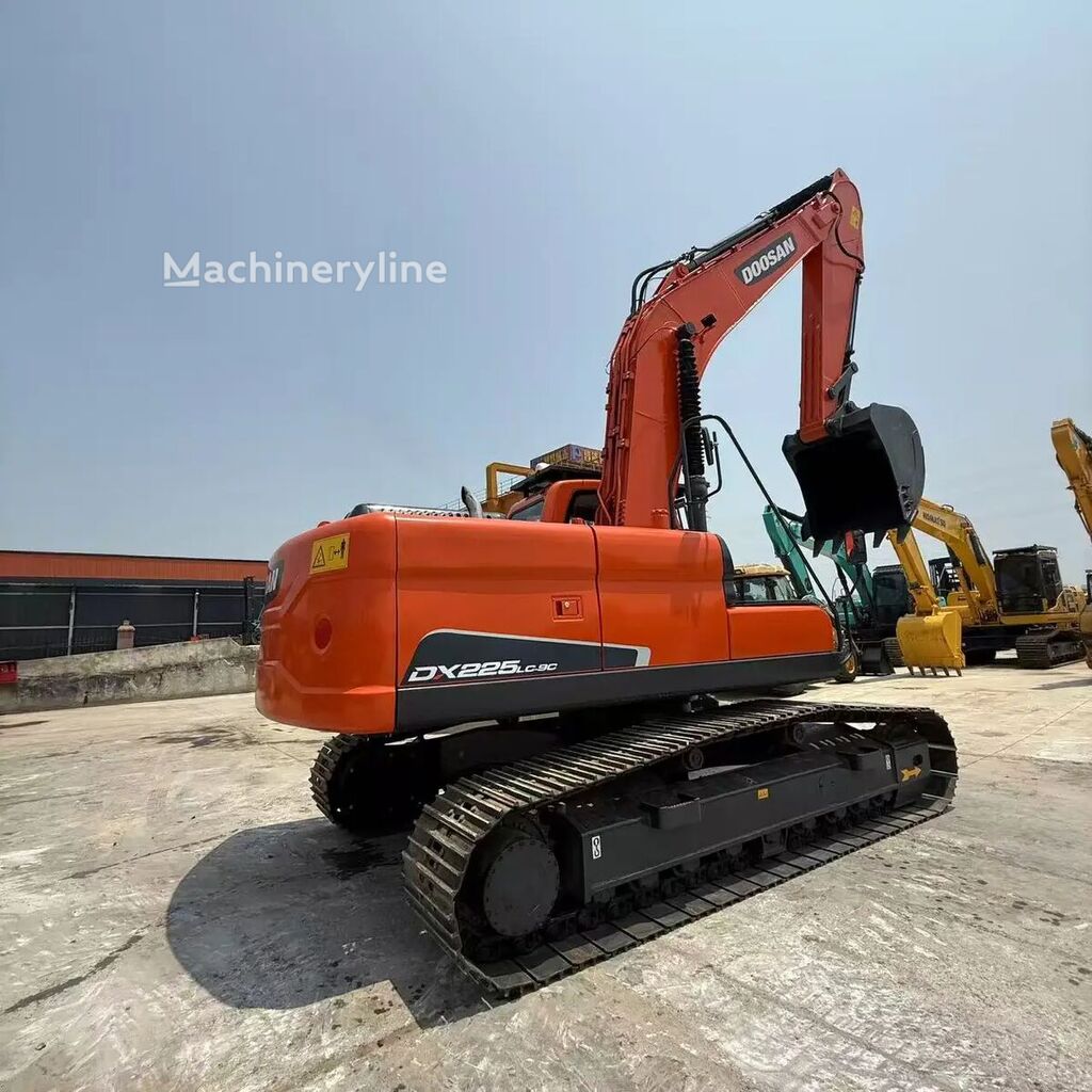 Doosan dx225 bager guseničar