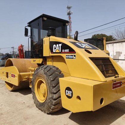Caterpillar CS-683E kompaktor s jednim valjkom