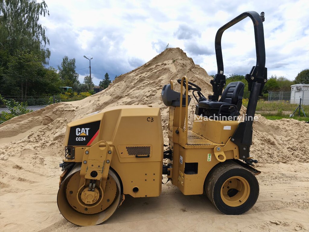 Caterpillar cc24 kombinovani valjak