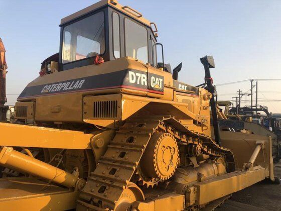 Caterpillar D7R buldožer