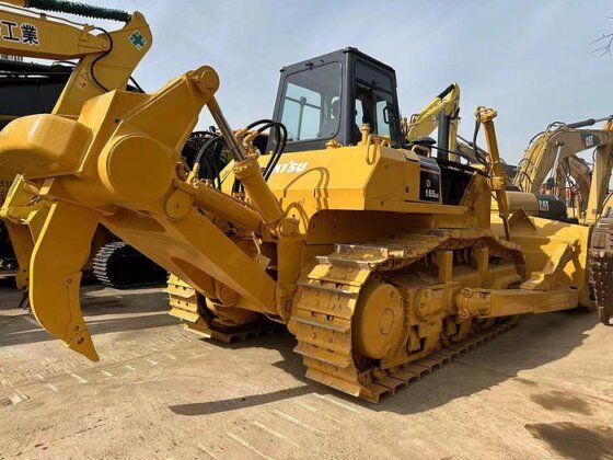 Komatsu D155 buldožer