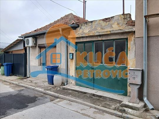 Porodična kuća, Domaćinstvo, 1,2 ara plac