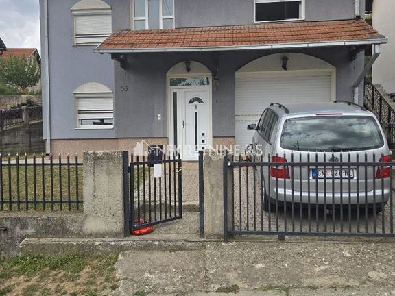 Kuca u centru Gornjeg Milanovca