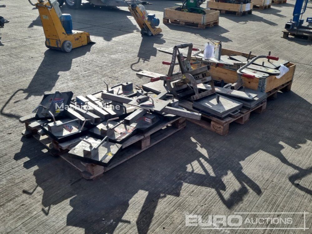 Prodaje se Curb Lifter (2 of), Pallet of Slab Lifting Pads (3 of), Mobile M kašiku za prednje utovarivač na aukciji
