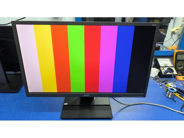 Acer Monitor 24 inča prelep, pivot postolje