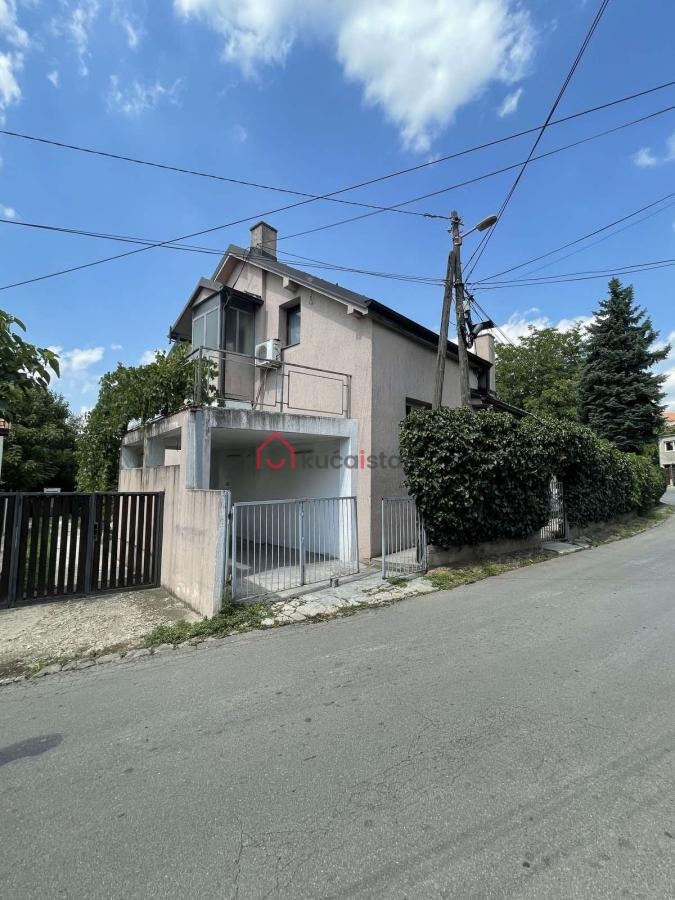 Zvezdara – kuća sa 4 jedinice i dvorištem