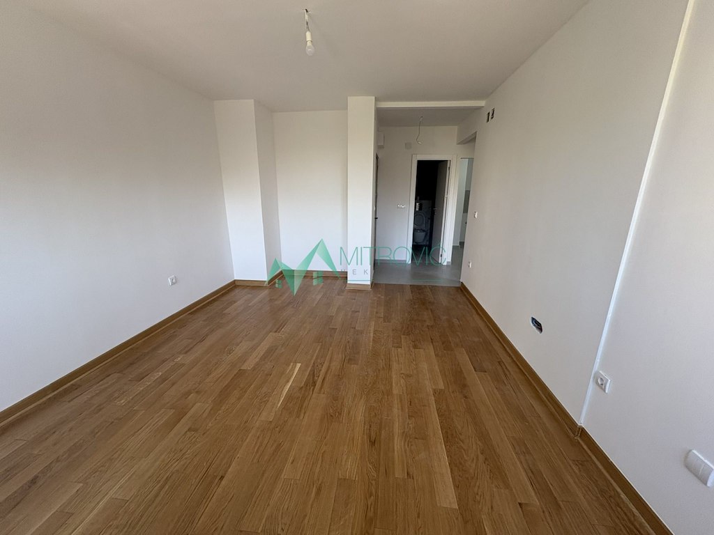 Kompletno renoviran trosoban stan na odličnoj lokaciji!