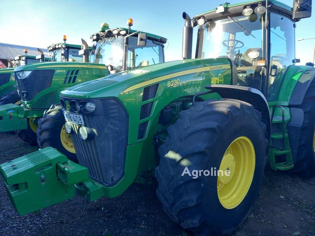 John Deere 8230 traktor točkaš