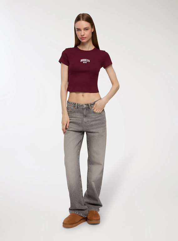 Crop majica sa natpisom u stilu koledža Bordo
