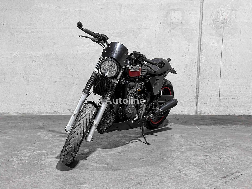 Prodaje se Triumph Tour motocikl na aukciji