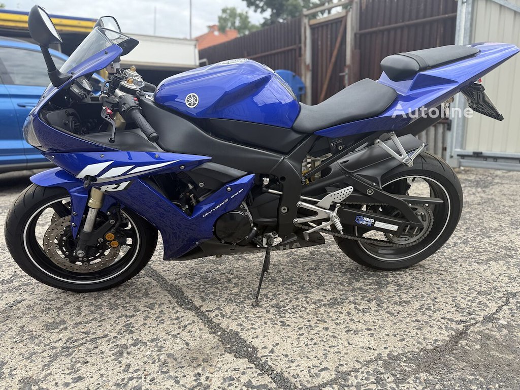 Yamaha YZF-R1 motocikl